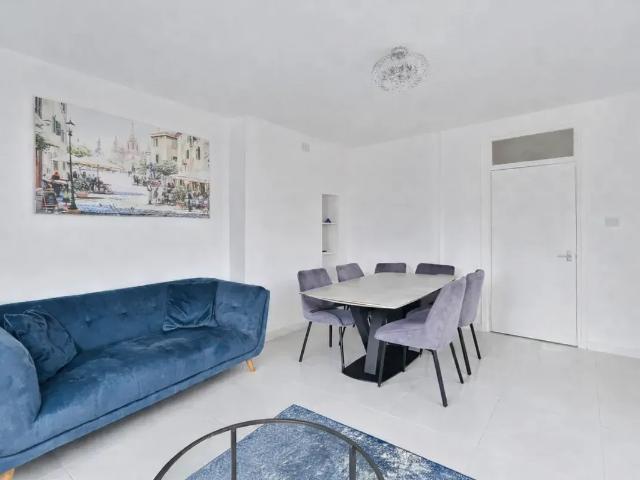 New Union Square, London SW11, 2 bed flat to rent, £7,800 pcm | PrimeLocation