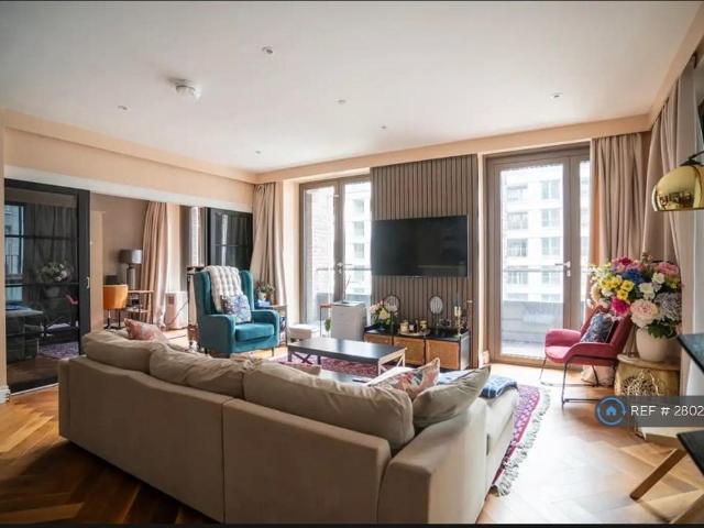 New Union Square, London, SW11 3 bed flat to rent £6,450 pcm £1,488 pw