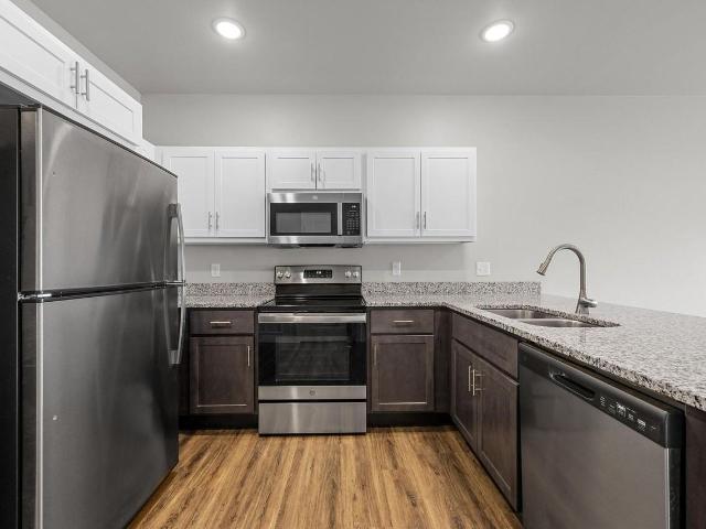 New Updated Living in Hiawatha 1 Bedroom Apartment for Rent at 255 Robins Rd, Hiawatha, IA 52233