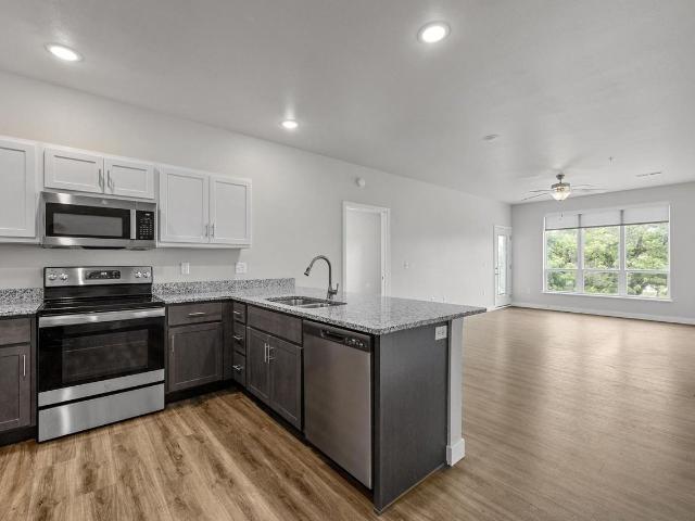 New Updated Living in Hiawatha 2 Bedroom Apartment for Rent at 255 Robins Rd, Hiawatha, IA 52233