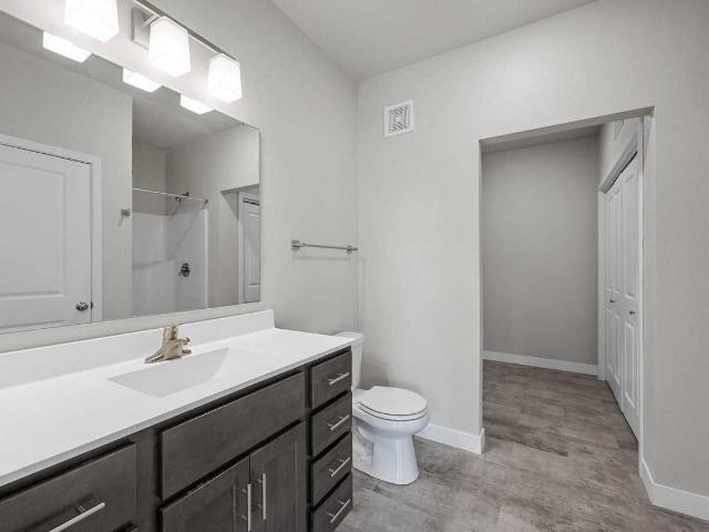 New Updated Living in Hiawatha 2 Bedroom Apartment for Rent at 255 Robins Road, Hiawatha, IA 52233