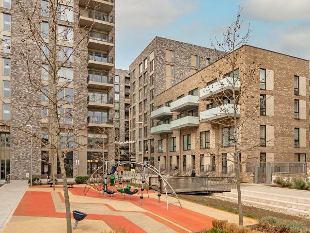New Village Avenue, Canary Wharf E14, 2 bed flat to rent, £2,496 pcm | PrimeLocation