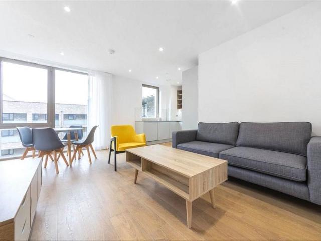 New Village Avenue, London E14 1 bed flat to rent £2,300 pcm £531 pw