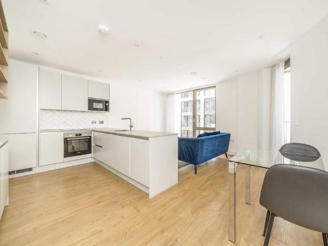 New Village Avenue, London E14 1 bed flat to rent £2,300 pcm £531 pw