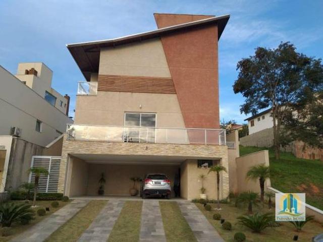 New Ville Linda casa à Venda no Condomínio New Ville!