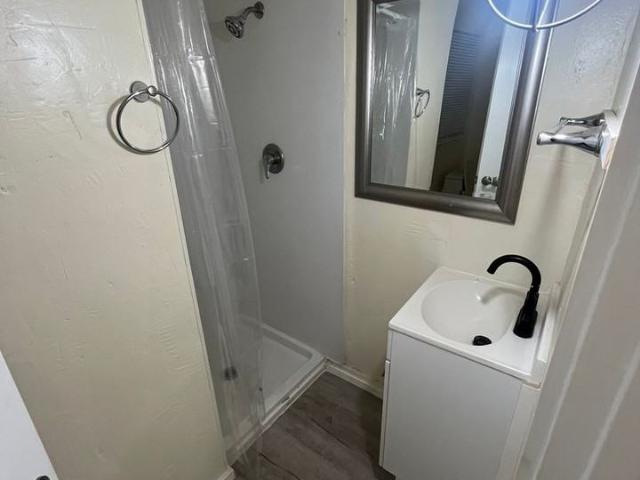 New York Apartments 1 Bedroom Apartment for Rent at 34 S Aurora St, Stockton, CA 95202 Civic Center