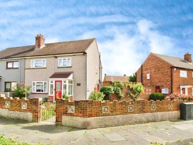 New Zealand Way, Rainham, 3 Bedroom Semi detached