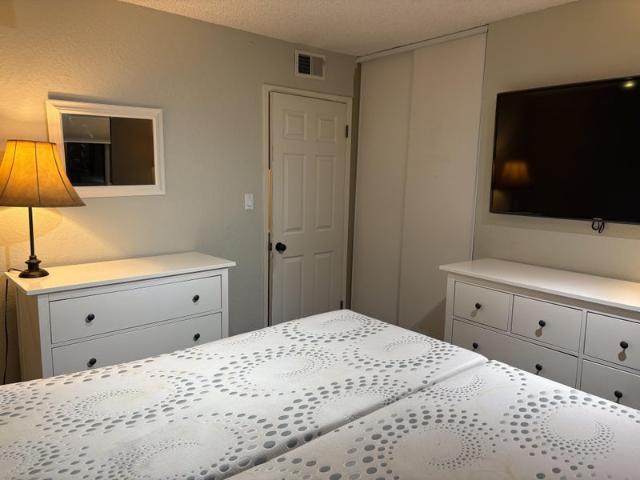 Newark Lake Home Room for Rent