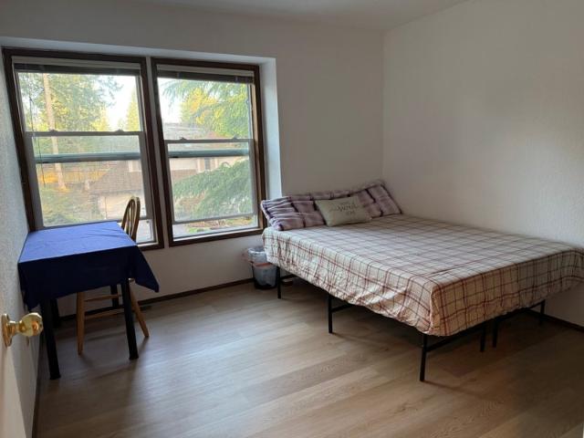 NewBeautiful Furnished large Room in Luxury house