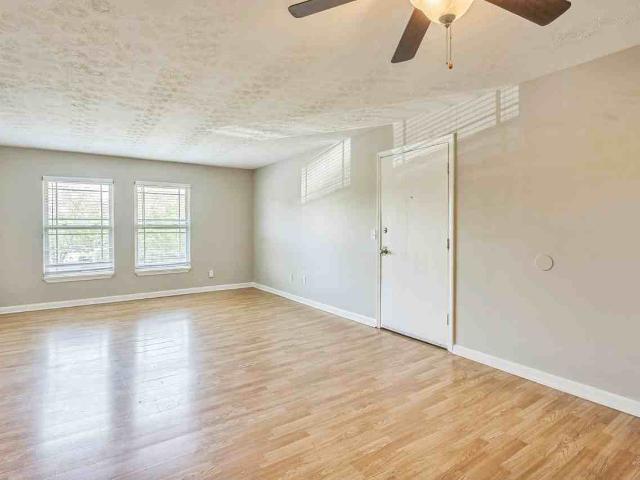 Newberry Parc 1 Bedroom Apartment for Rent at 250 Olde English Ct, Louisville, KY 40272