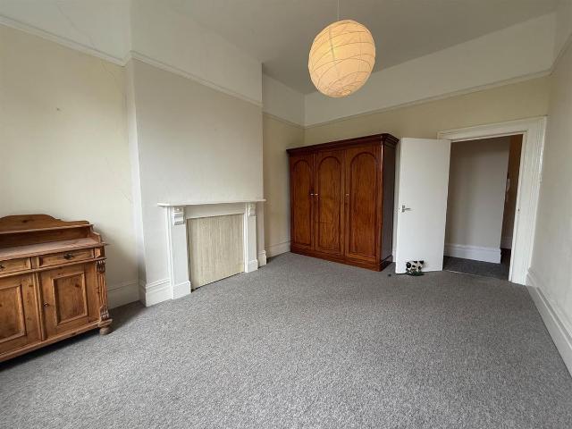 Newbridge Hill, Bath BA1, 2 bed flat to rent, £1,695 pcm | PrimeLocation