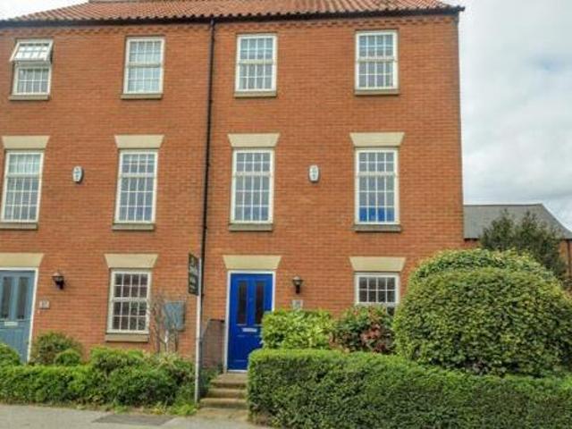 Newbridge Hill, Louth, 3 Bedroom Town