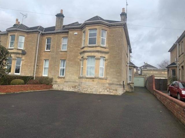 Newbridge Road, Bath, 3 bed flat to rent £2,200 pcm £508 pw