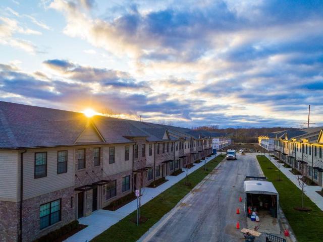 Newbury on the Green 3 Bedroom Apartment for Rent at 7770 Newbury Blvd, Washington, MI 48094