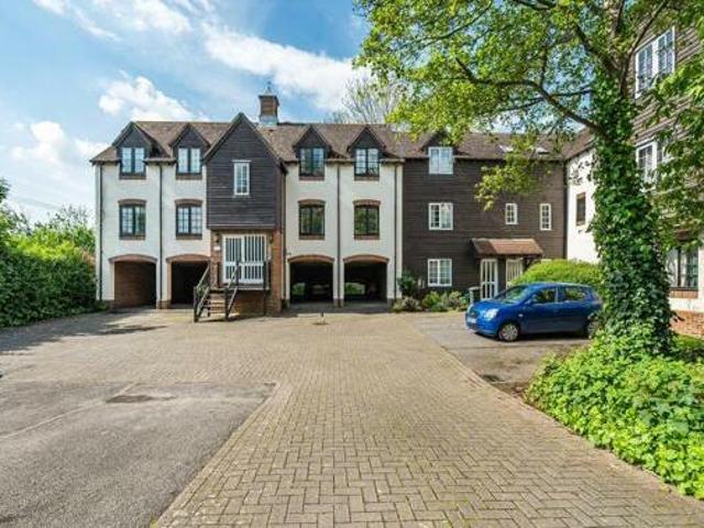 Newbury, Berkshire, 2 Bedroom Flat