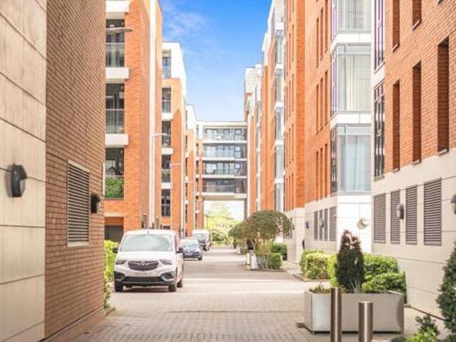 Newbury, Berkshire, 2 Bedroom Flat