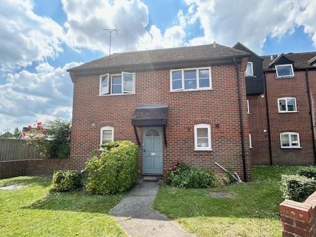 Newbury, Berkshire, 2 Bedroom Maisonette