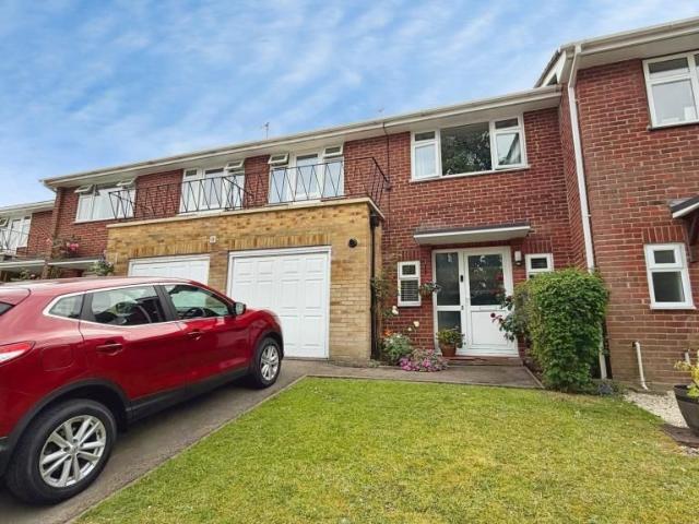 Newbury, Berkshire RG14, Room to rent, £800 pcm | PrimeLocation