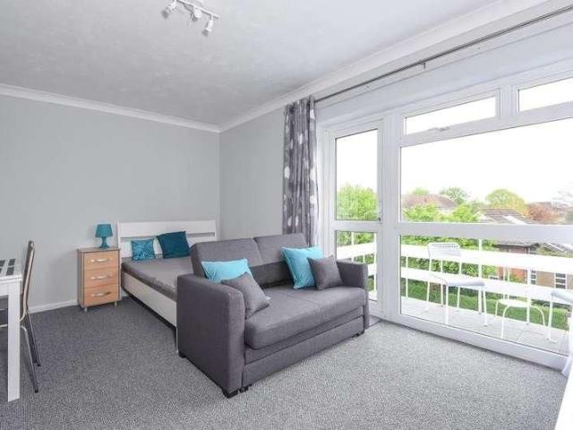 Newbury, Berkshire, RG14