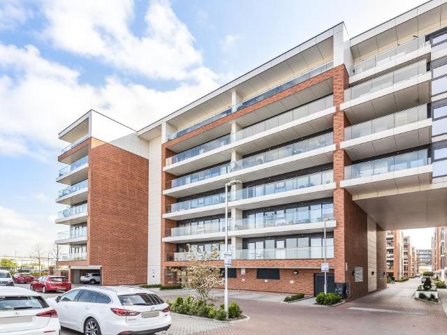 Newbury, Berkshire RG14, 1 bed flat to rent, £1,250 pcm | PrimeLocation