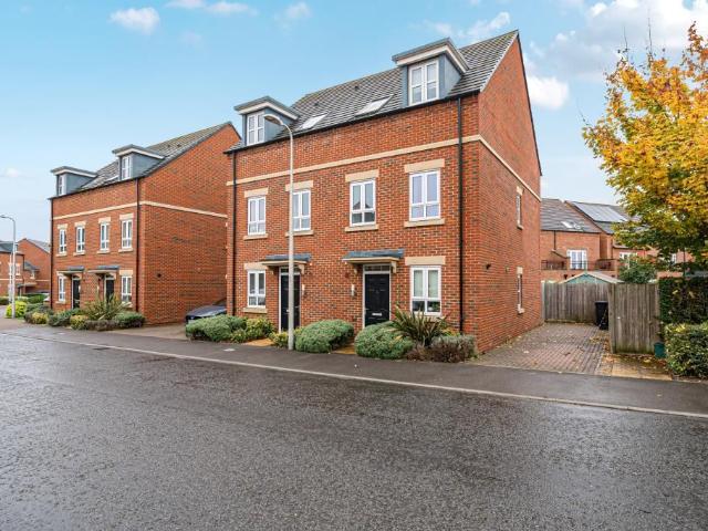 Newbury, Berkshire RG14, 3 bed town house to rent, £2,250 pcm | PrimeLocation