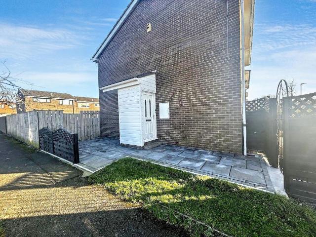 Newbury, Garth Sixteen, Killingworth, Newcastle Upon Tyne NE12, 2 bed flat to rent, £775 pcm | PrimeLocation