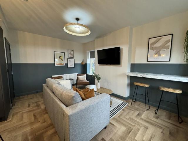 Newbury Road, Bromley BR2, 2 bed flat to rent, £2,350 pcm | PrimeLocation