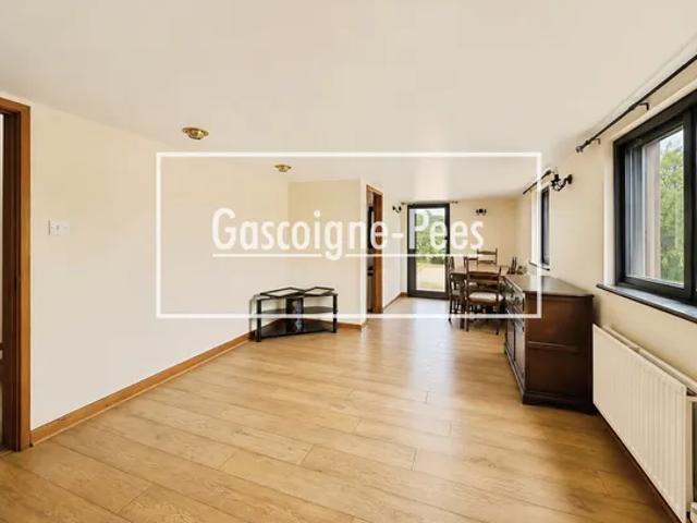 Newbury Road, Headley, RG19