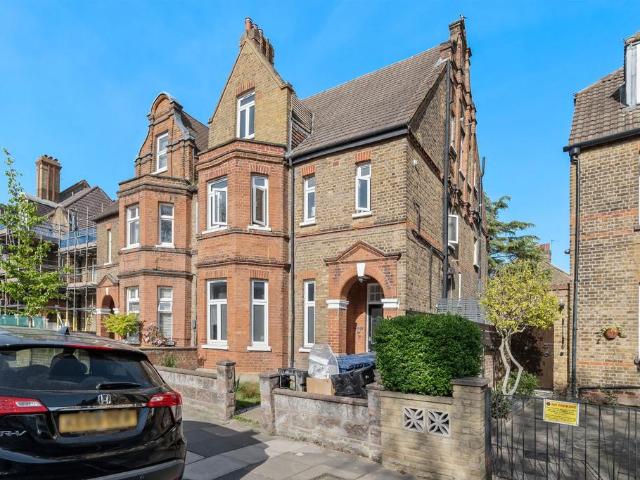 Newburgh Road, London W3 6DQ 2 bed flat to rent £2,300 pcm £531 pw