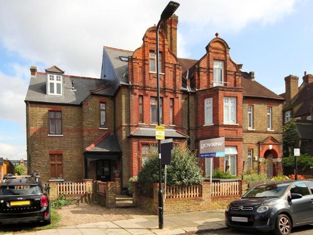 Newburgh Road, W3 2 bed flat to rent £2,000 pcm £462 pw