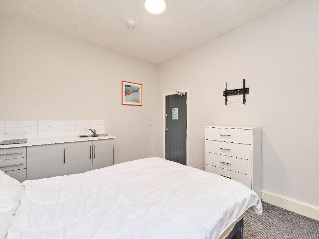 Newcastle ST5, Room to rent, £550 pcm | PrimeLocation