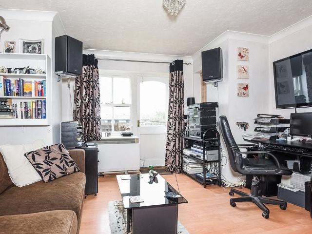 Newcastle Road, Reading, RG2 7TR