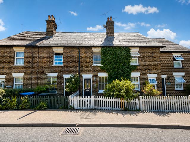Newchapel Road, Lingfield RH7, 2 bed cottage to rent, £1,500 pcm | PrimeLocation