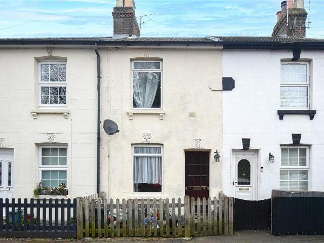 Newdigate Road, Uxbridge UB9 2 bed terraced house to rent £1,550 pcm £358 pw