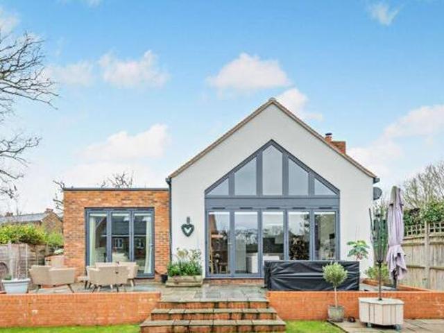 Newell Green, Warfield, 3 Bedroom Bungalow