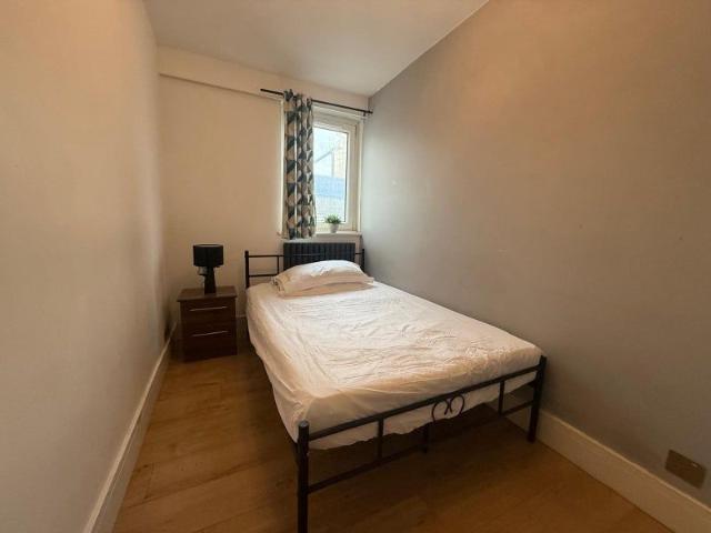 Newell Street, London E14, Room to rent, £700 pcm | PrimeLocation