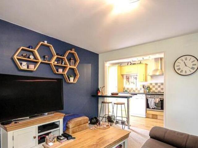 Newent Avenue, Newent Court, Kingswood, 2 Bedroom Apartment