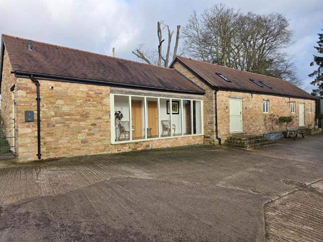 Newent, Gloucestershire 3 bed equestrian property to rent £5,950 pcm £1,373 pw