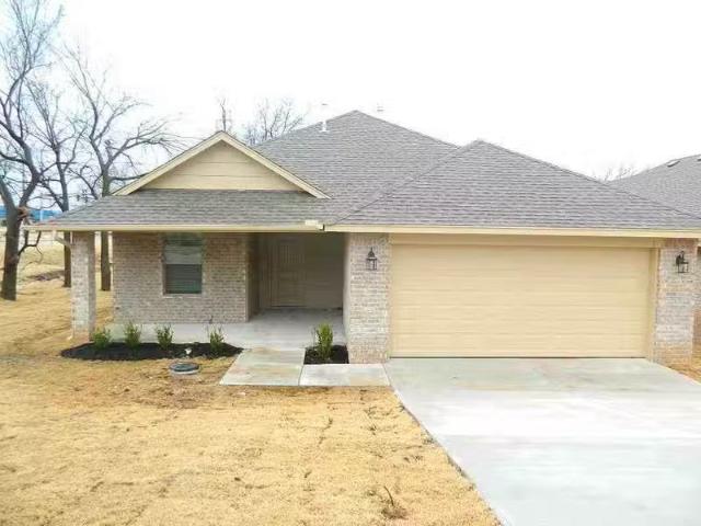 Newer 4 bed 2 bed home with fenced backyard in great school di.