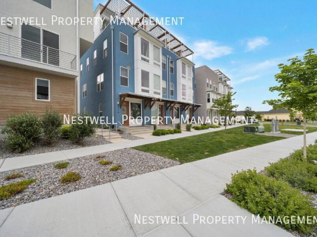Newer End Unit Townhome in Desirable Daybreak!