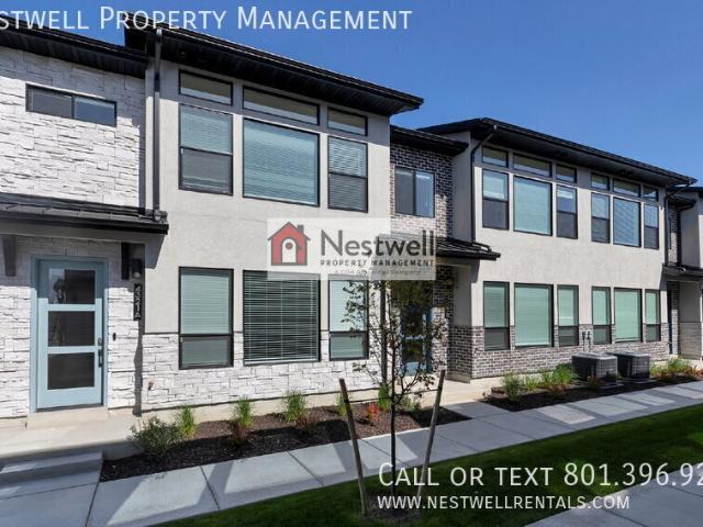 Newer High End Townhome in Roy Hooper Border