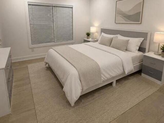 Newer Modern and Spacious Home Close to Downtown with all private bathrooms per Room