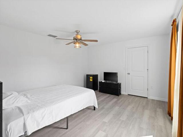 Newer Palm Bay Home. FREE HI SPEED WIFI AND UTILITIES!