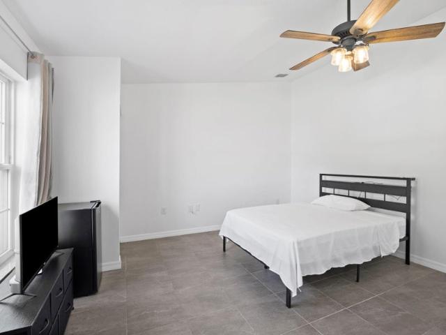 Newer Palm Bay Home. FREE HISPEED WIFI AND UTILIT