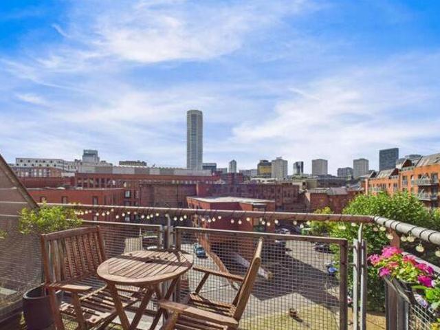 Newhall Court, George Street, 2 Bedroom Apartment