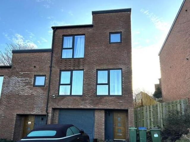 Newhaven, East Sussex, 3 Bedroom Town