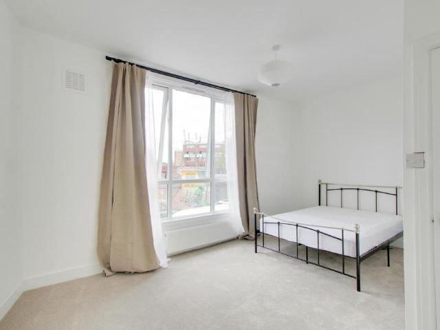 Newhaven Road, Croydon, SE25 2 bed flat to rent £1,675 pcm £387 pw