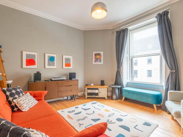 Newhaven Road, Edinburgh EH6, 2 bed flat to rent, £1,450 pcm | PrimeLocation