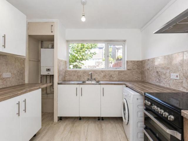 Newhaven Street, Brighton 4 bed end of terrace house to rent £2,100 pcm £485 pw