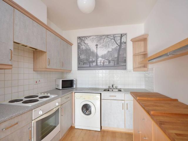 Newington Causeway, Elephant And Castle, London SE1, 3 bed flat to rent, £3,600 pcm | PrimeLocation